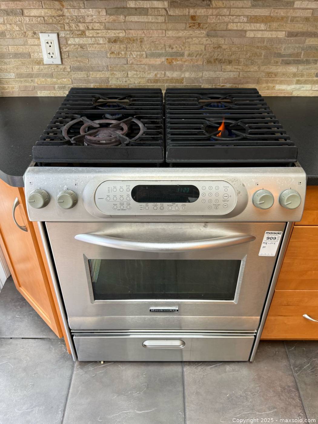 KitchenAid 30.5" stainless gas convection range | Maxsold