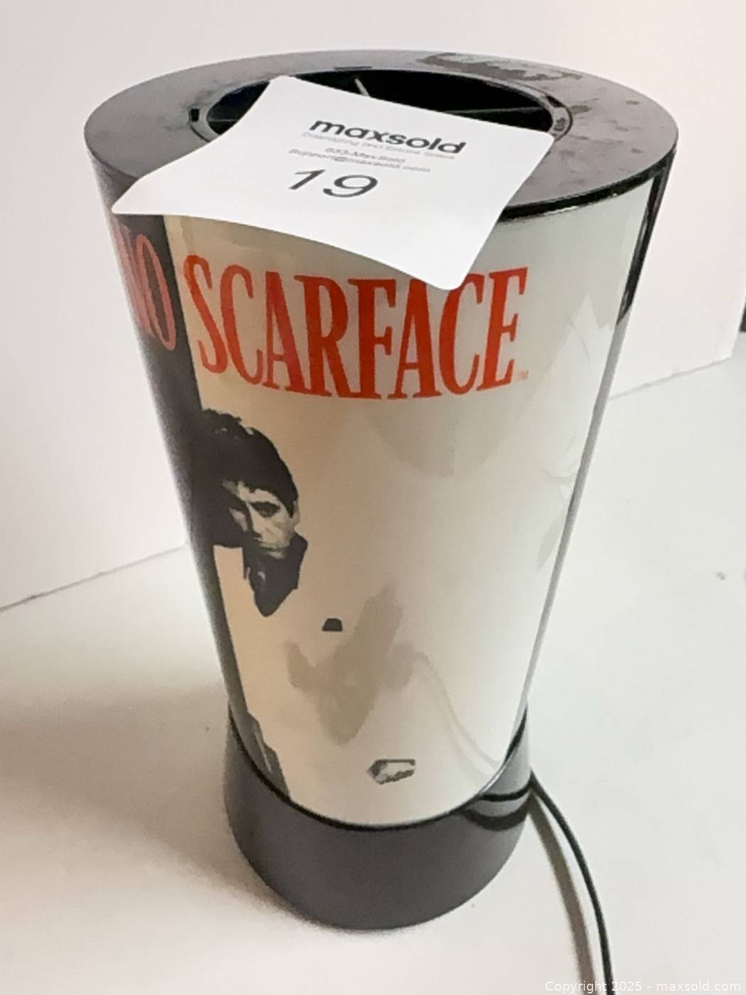 Scarface cylindrical table lamp | Maxsold