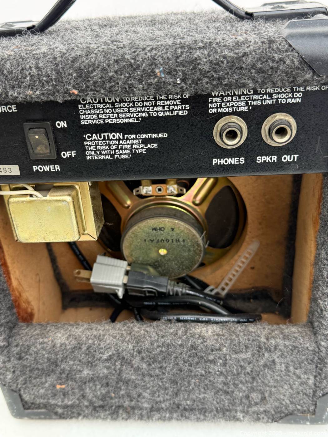 Quantum 15 Watt Guitar Amplifier | Maxsold