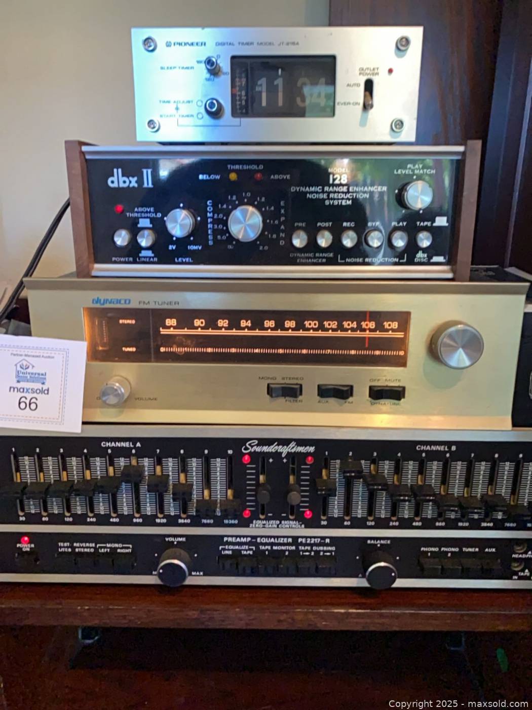 Vintage stereo components Pioneer timer IT-215A, dbx II expander ...