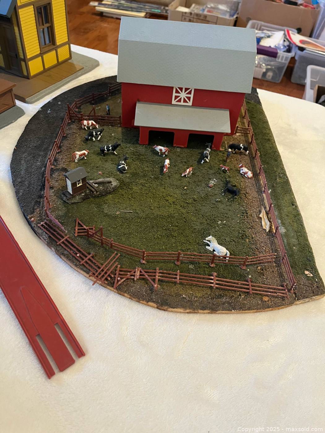 Model railroad farm diorama & 3 buildings | Maxsold