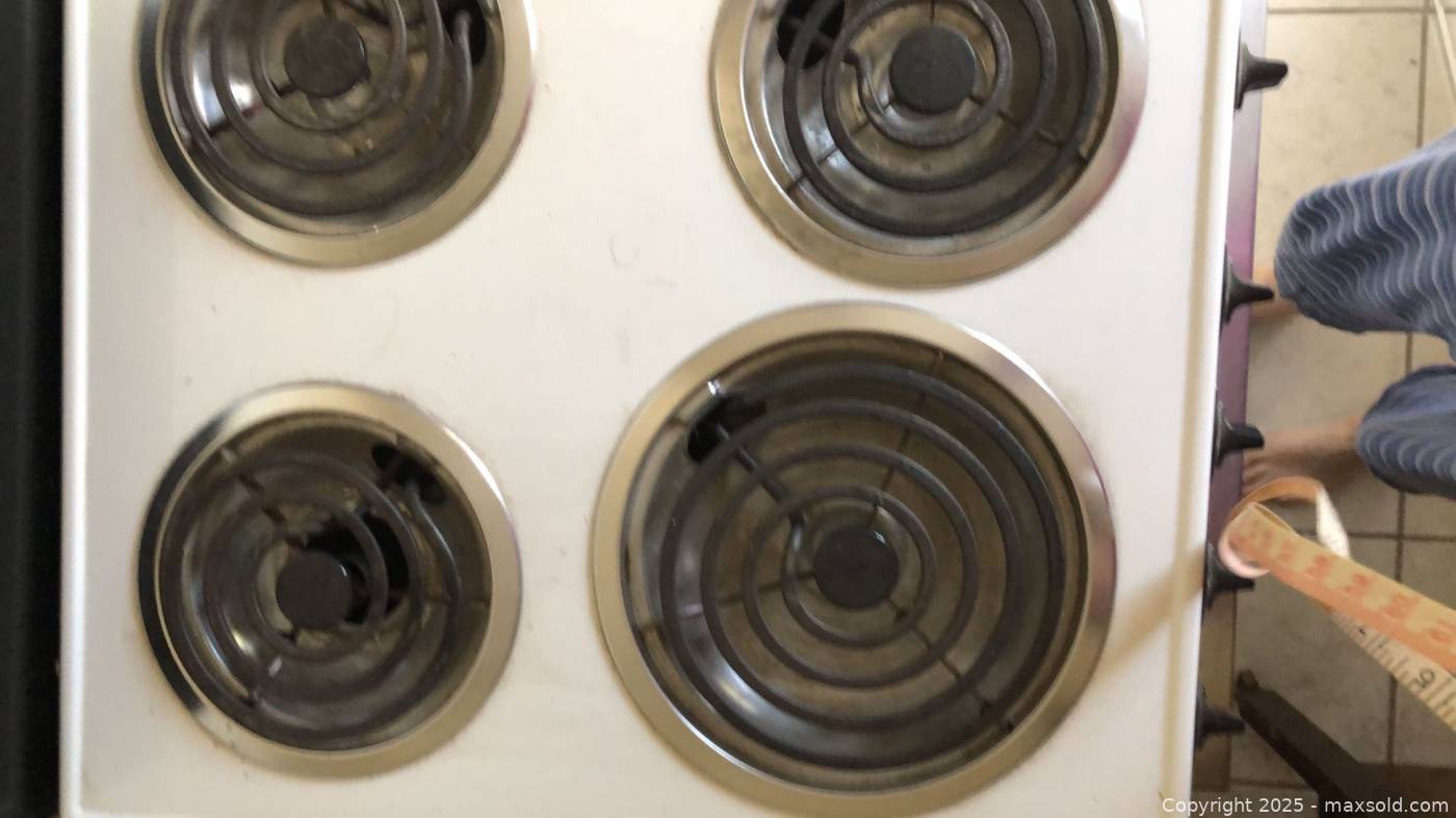 Magic Chef 4-burner electric coil range | Maxsold