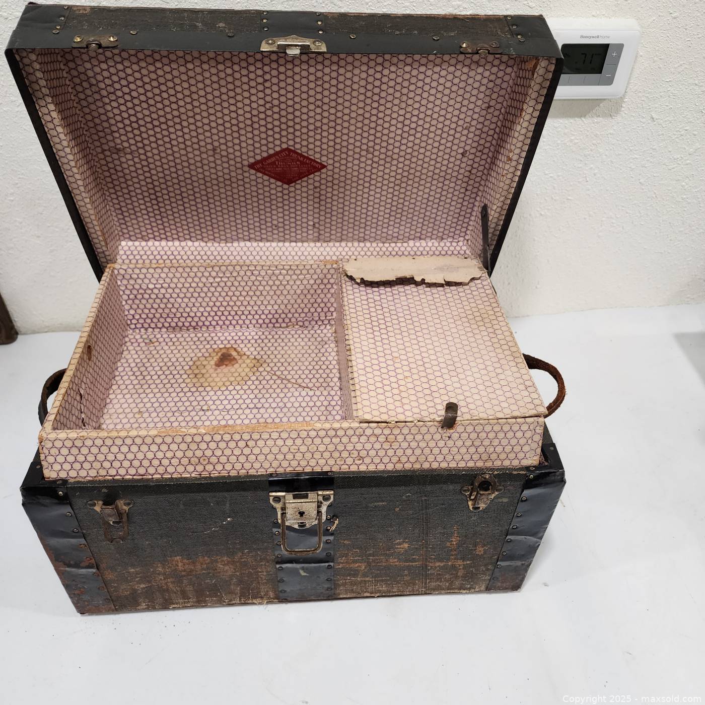 Vintage Garden City Trunk Factory small chest | Maxsold