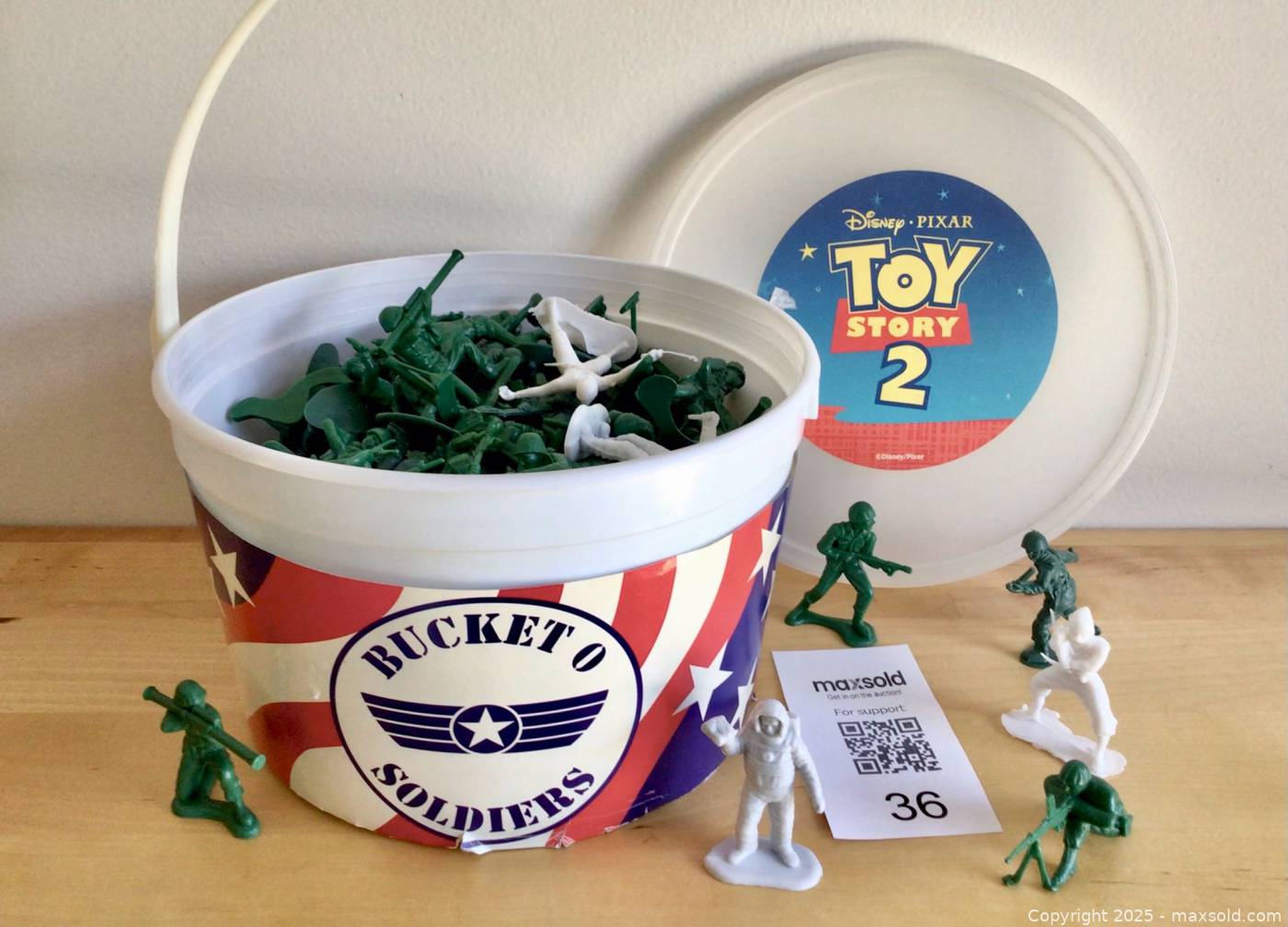 Toy Story 2 Bucket O Soldiers with figures | Maxsold