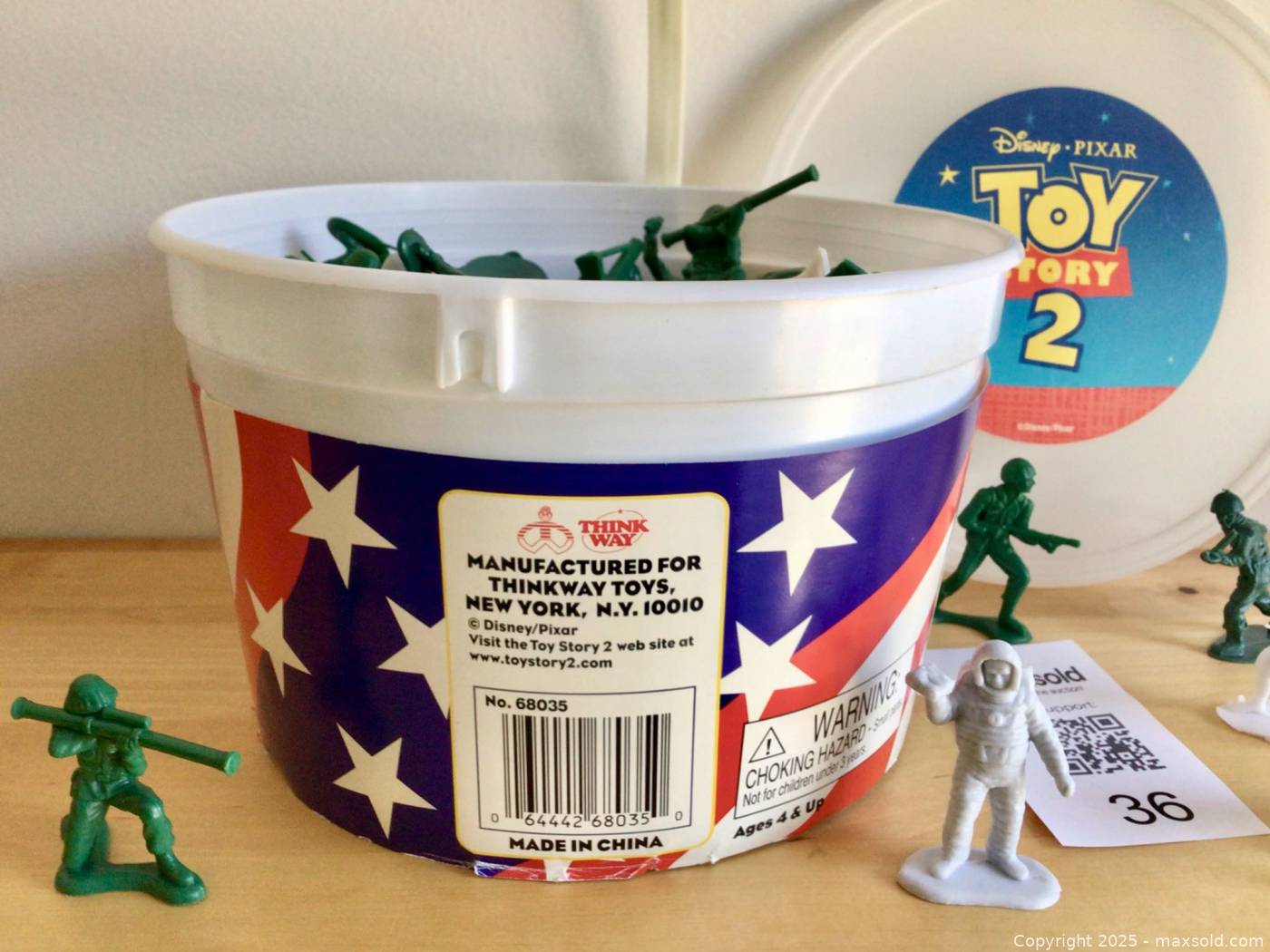 Toy Story 2 Bucket O Soldiers with figures | Maxsold