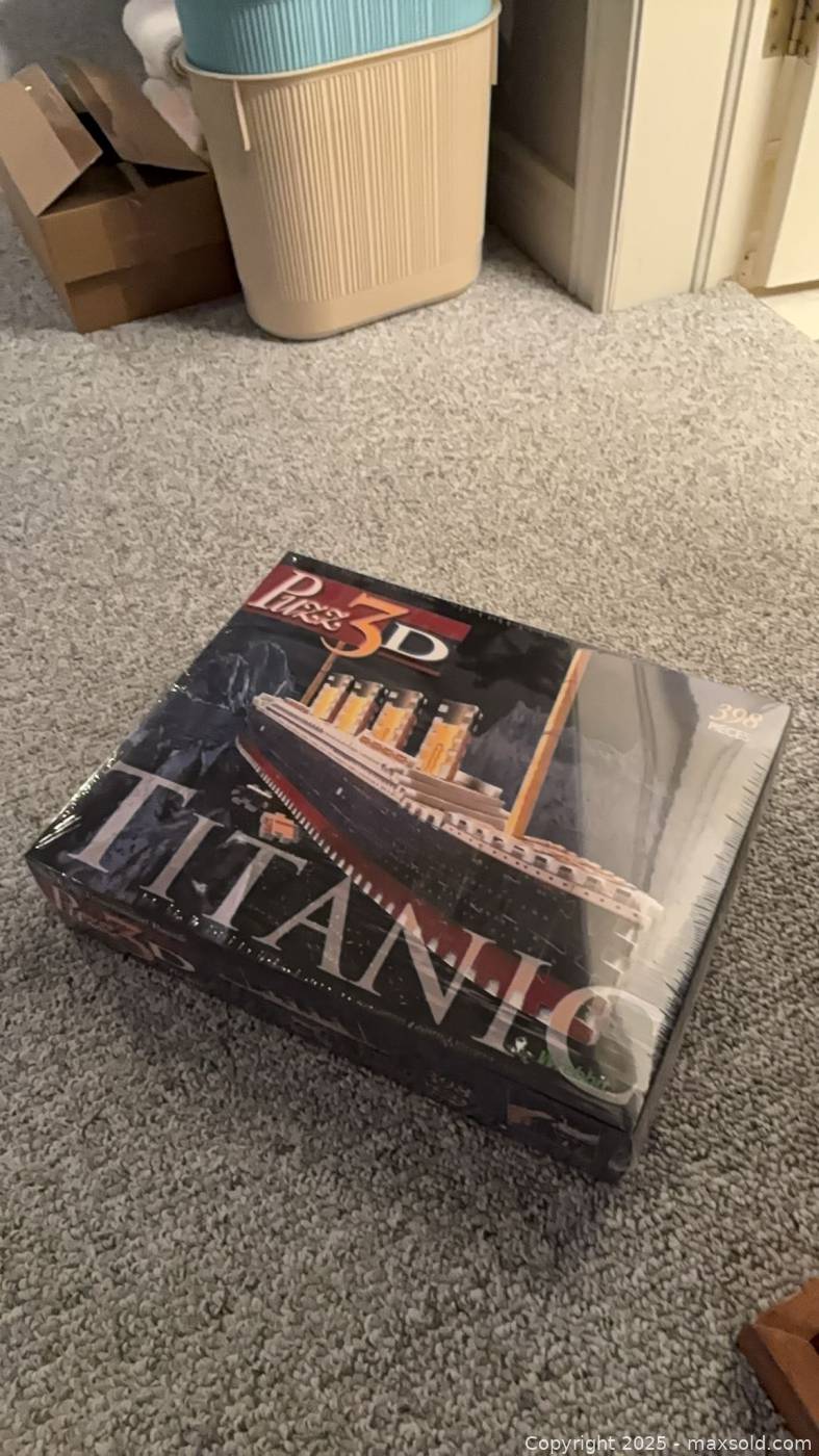 Puzz 3D sealed Titanic puzzle, cribbage board with cards, five ...