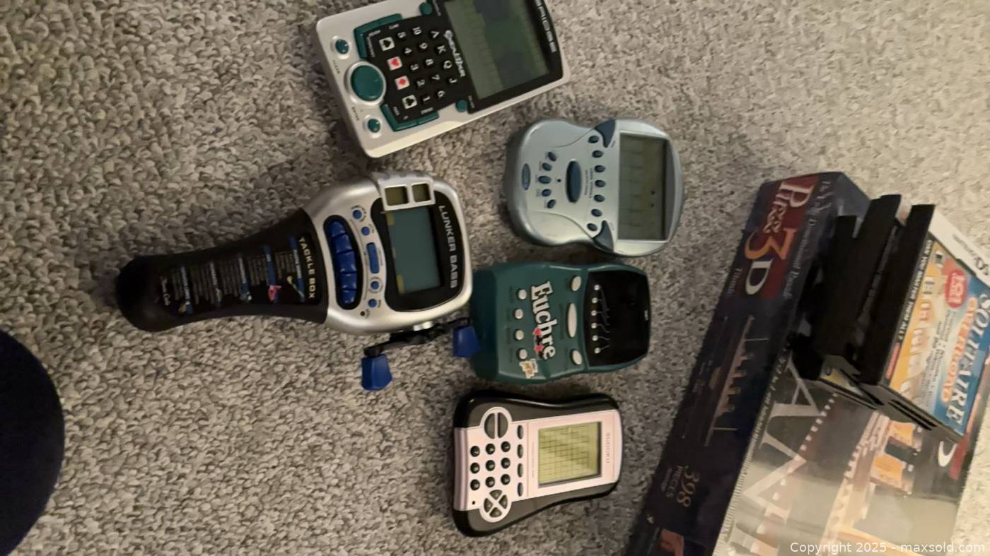 Puzz 3D sealed Titanic puzzle, cribbage board with cards, five ...