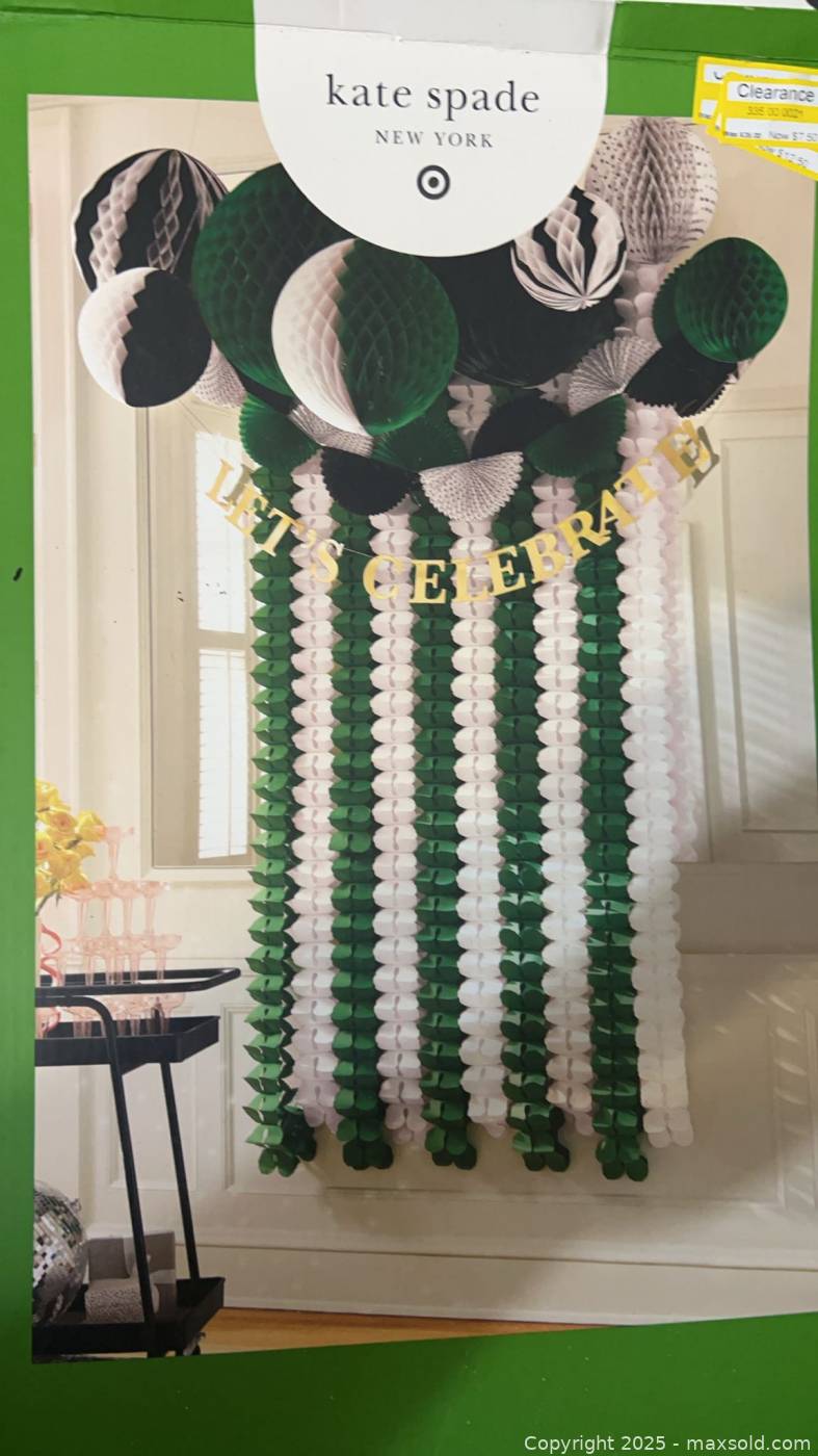 Kate Spade New York décor kit | Maxsold