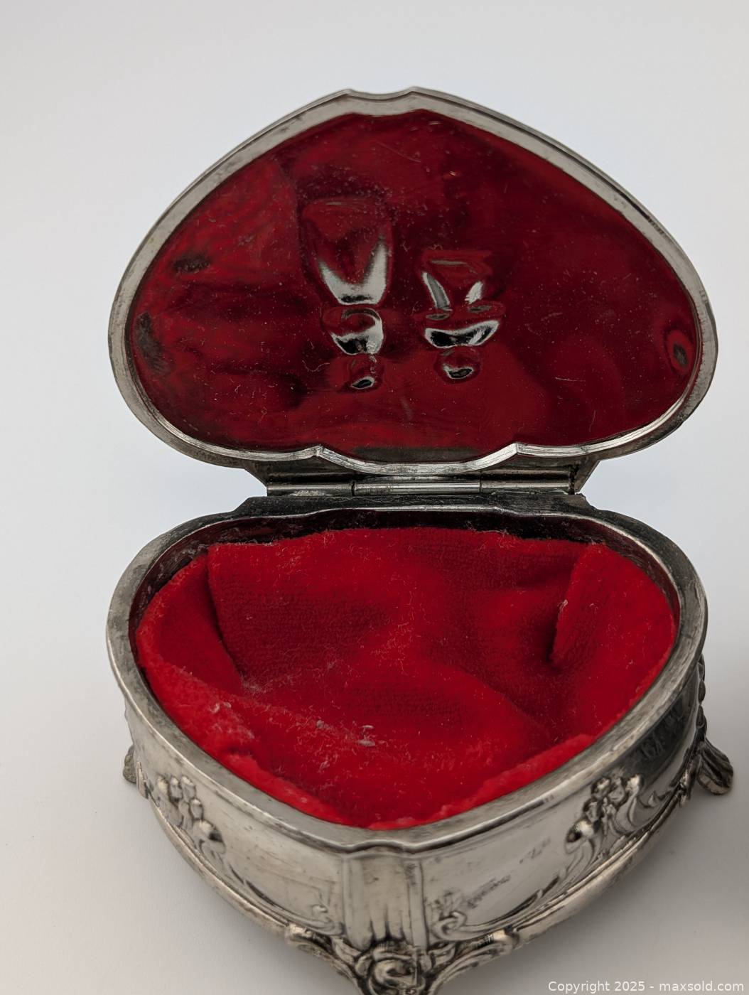 Metal heart and rectangular pewter hinged trinket boxes | Maxsold