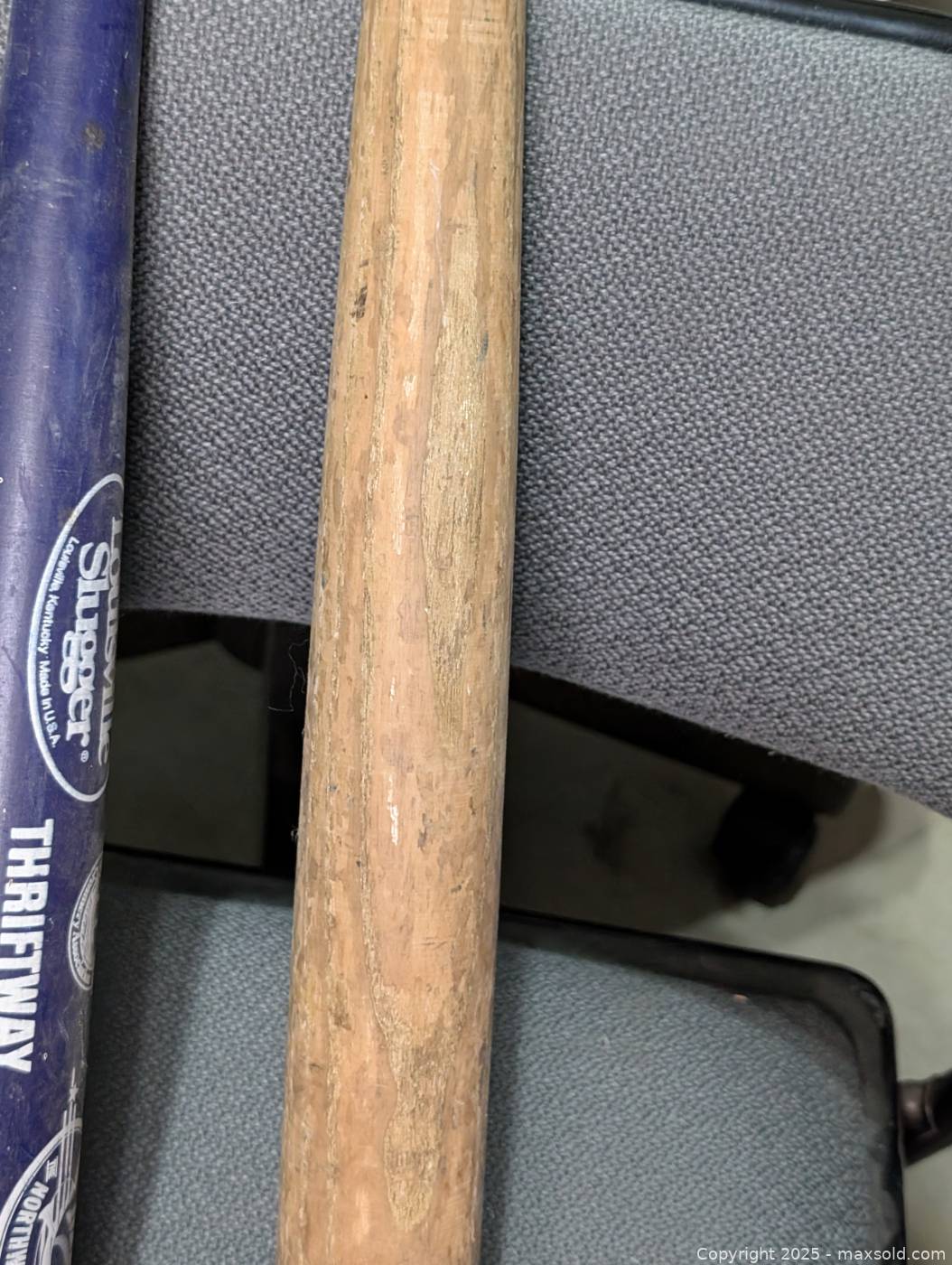 Louisville Slugger blue bat and unbranded wood bat | Maxsold