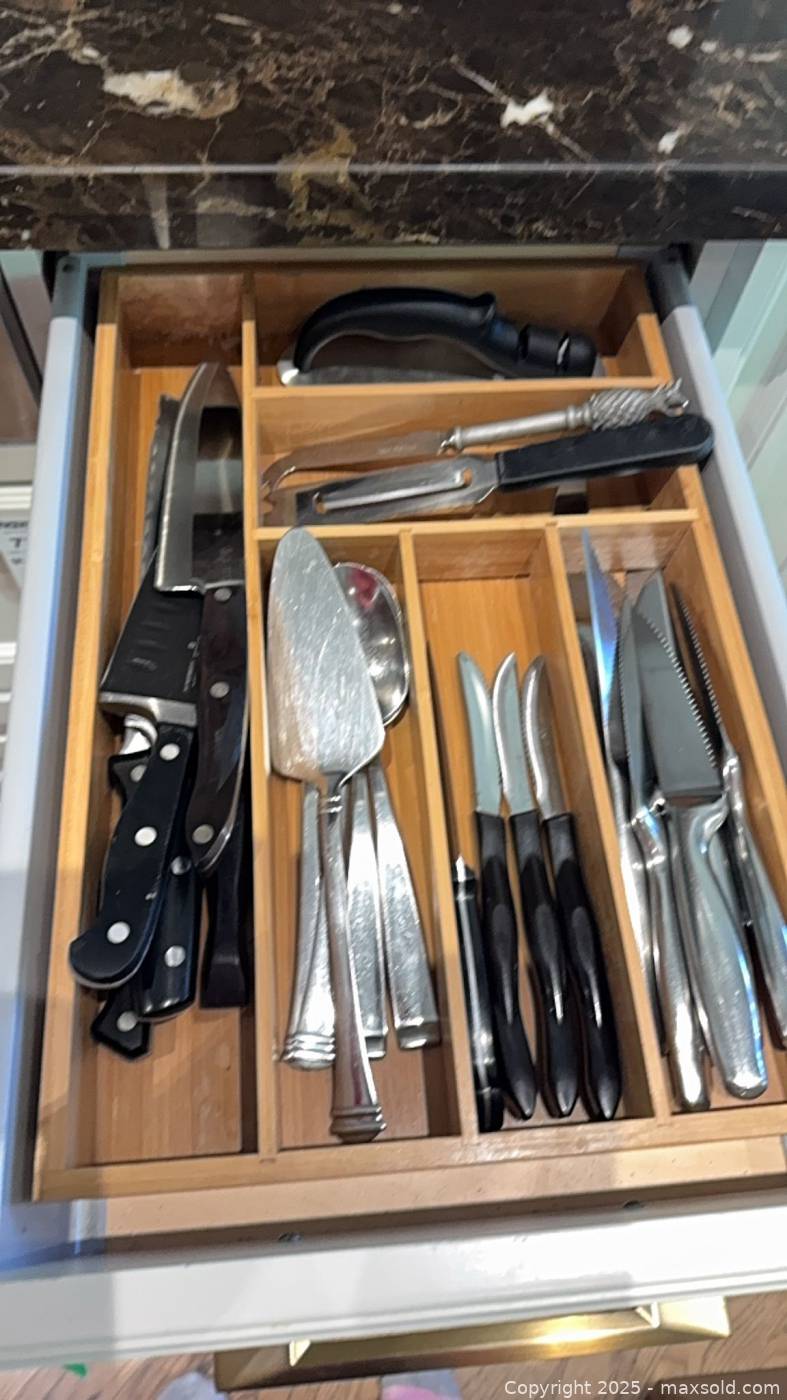 Cutco knives, flatware & kitchen utensils | Maxsold