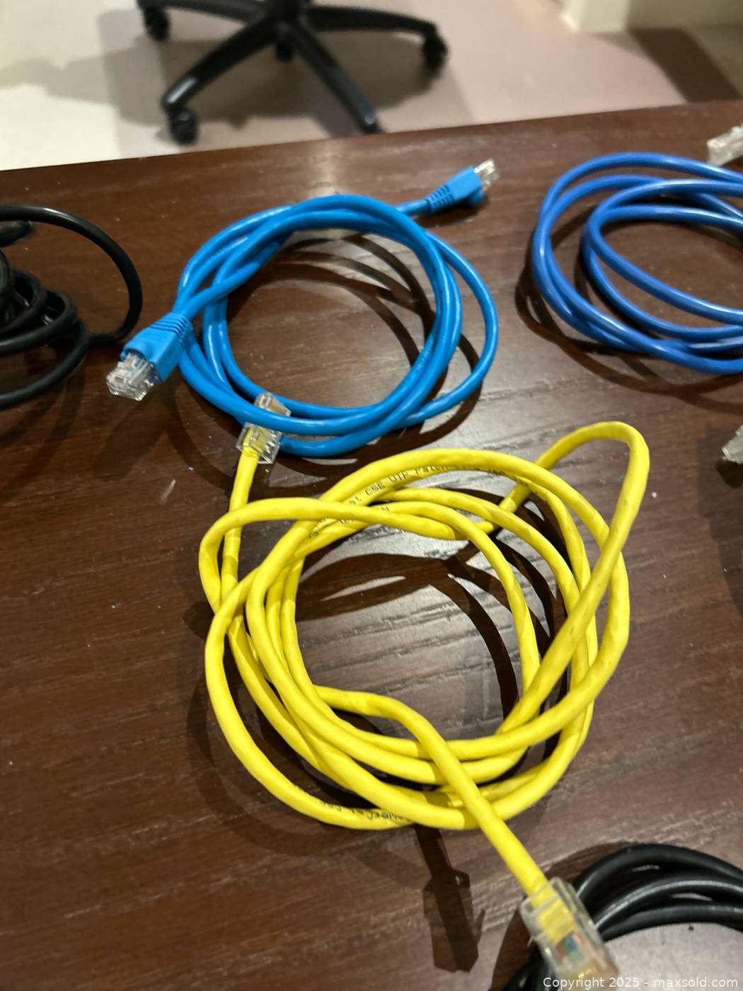 Electronic cables, JVC camcorder, AMD FirePro GPU | Maxsold