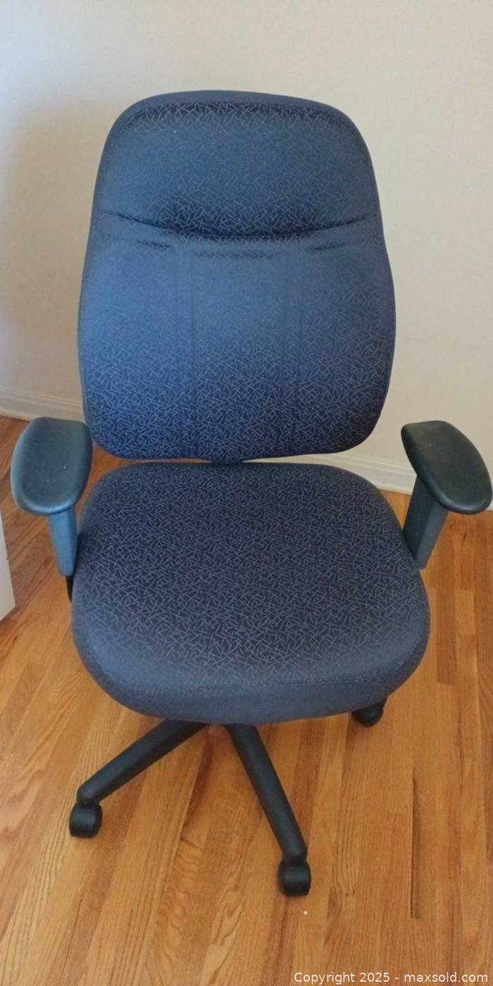 Upholstered adjustable office chair | Maxsold