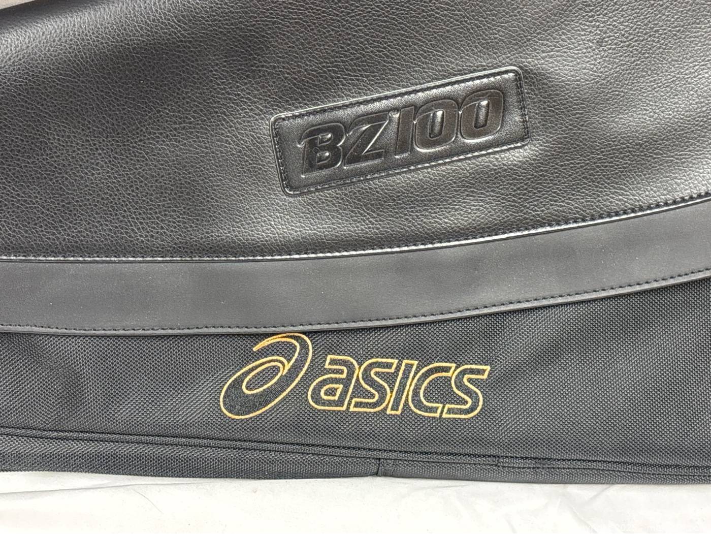 Asics BZ 100 tennis racquet with case | Maxsold