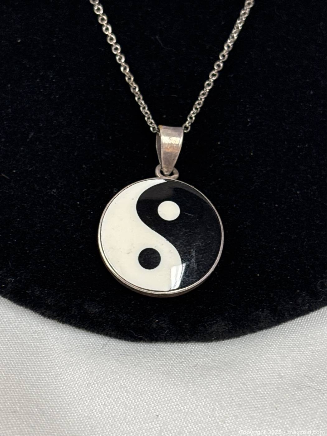 Sterling Silver 18" Chain with Yin Yang Pendant | Maxsold