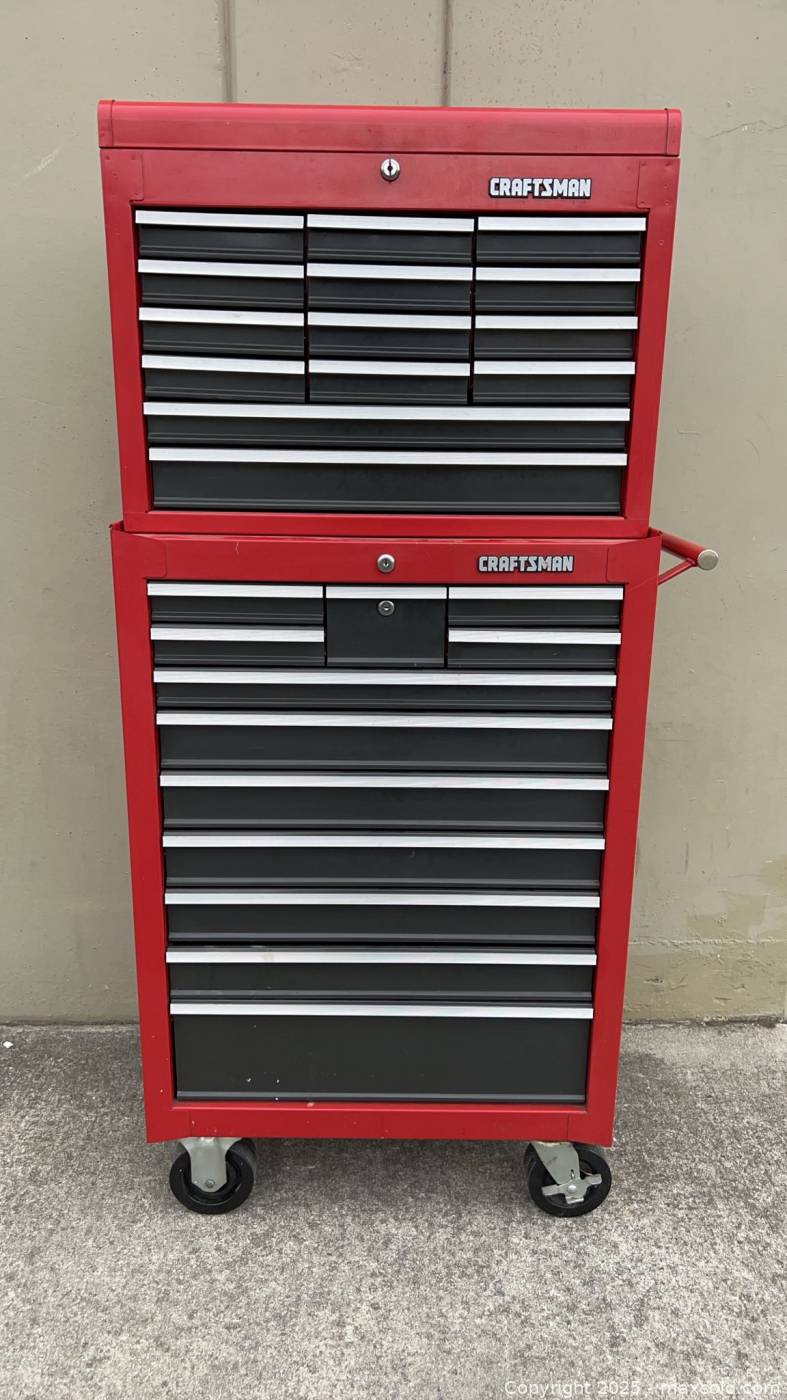 CRAFTSMAN 2-piece rolling tool chest 26-in | Maxsold