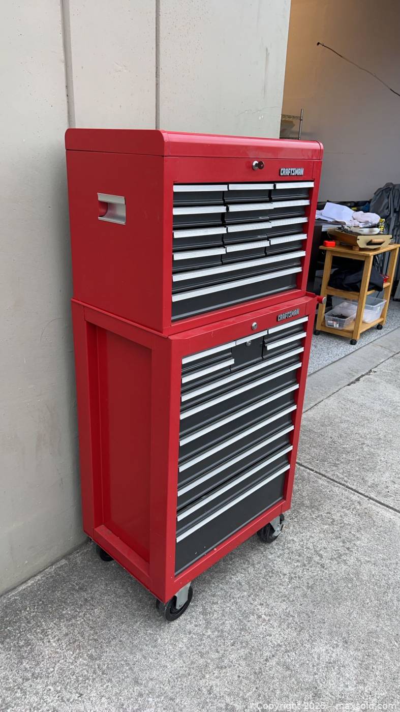 CRAFTSMAN 2-piece rolling tool chest 26-in | Maxsold