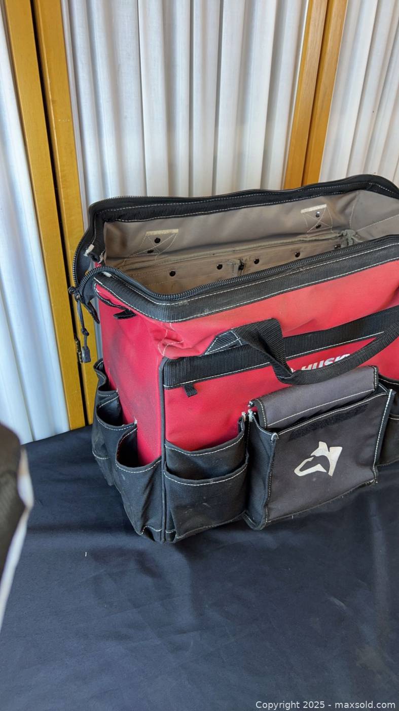 Husky soft-sided zip-top tool tote 18×10×18 in | Maxsold