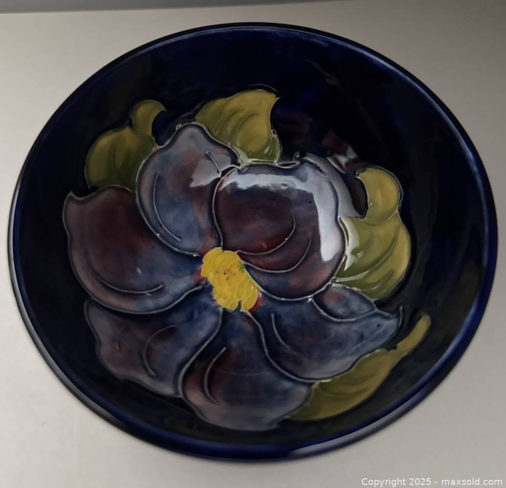 Moorcroft Clematis footed pin dish | Maxsold