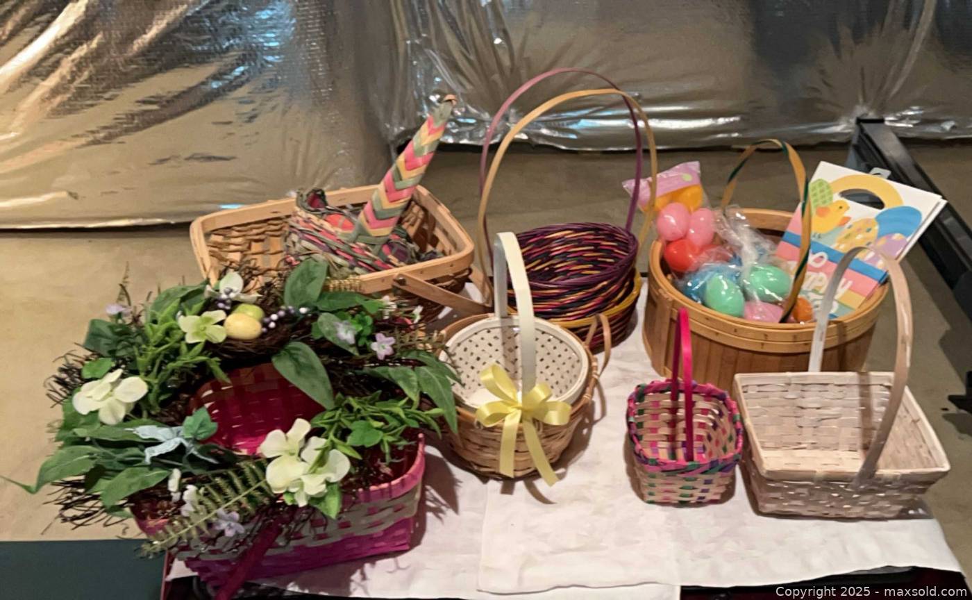 Assorted Easter Baskets & Spring Decor Lot | Maxsold
