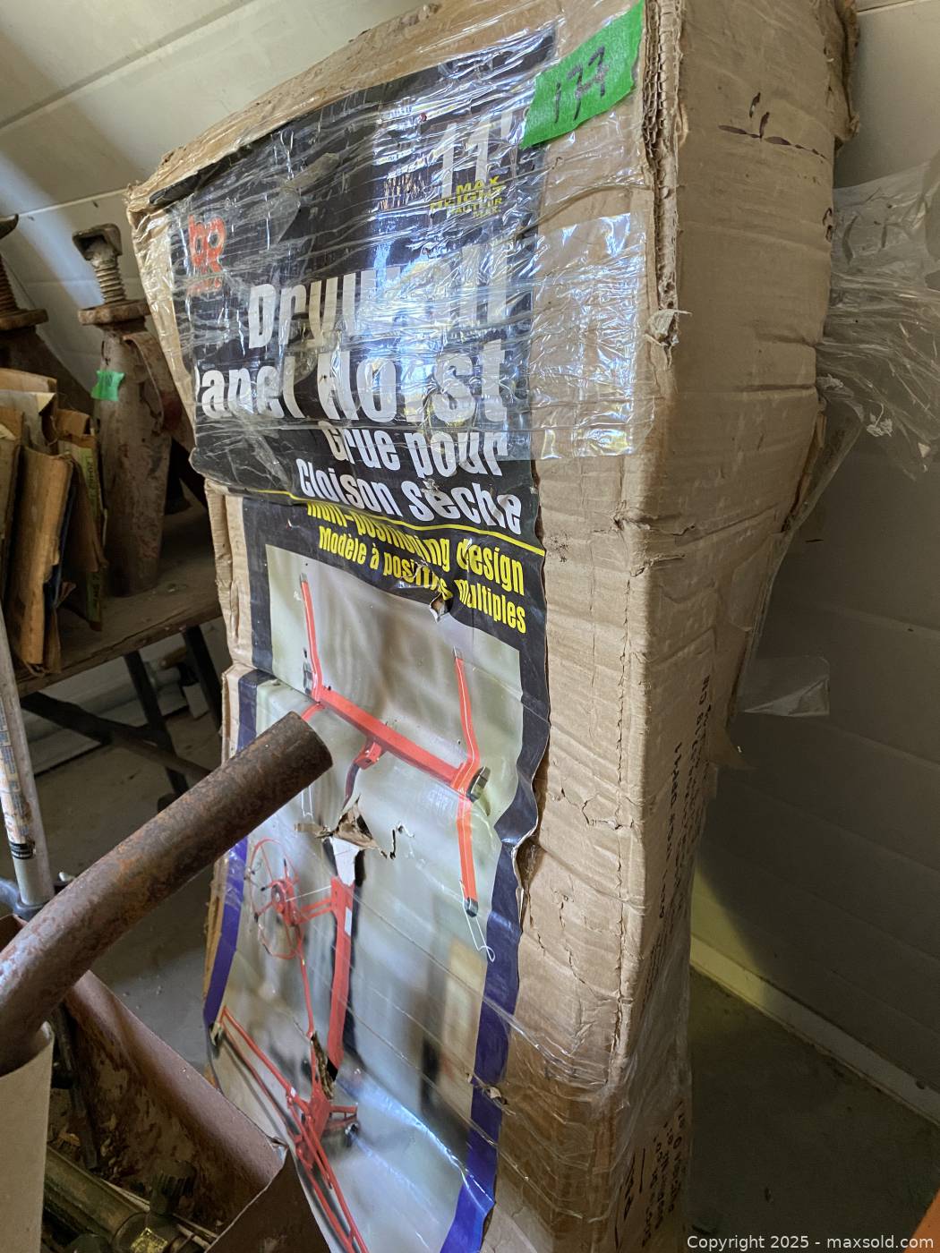 Drywall panel hoist manual hand-crank 11 ft | Maxsold