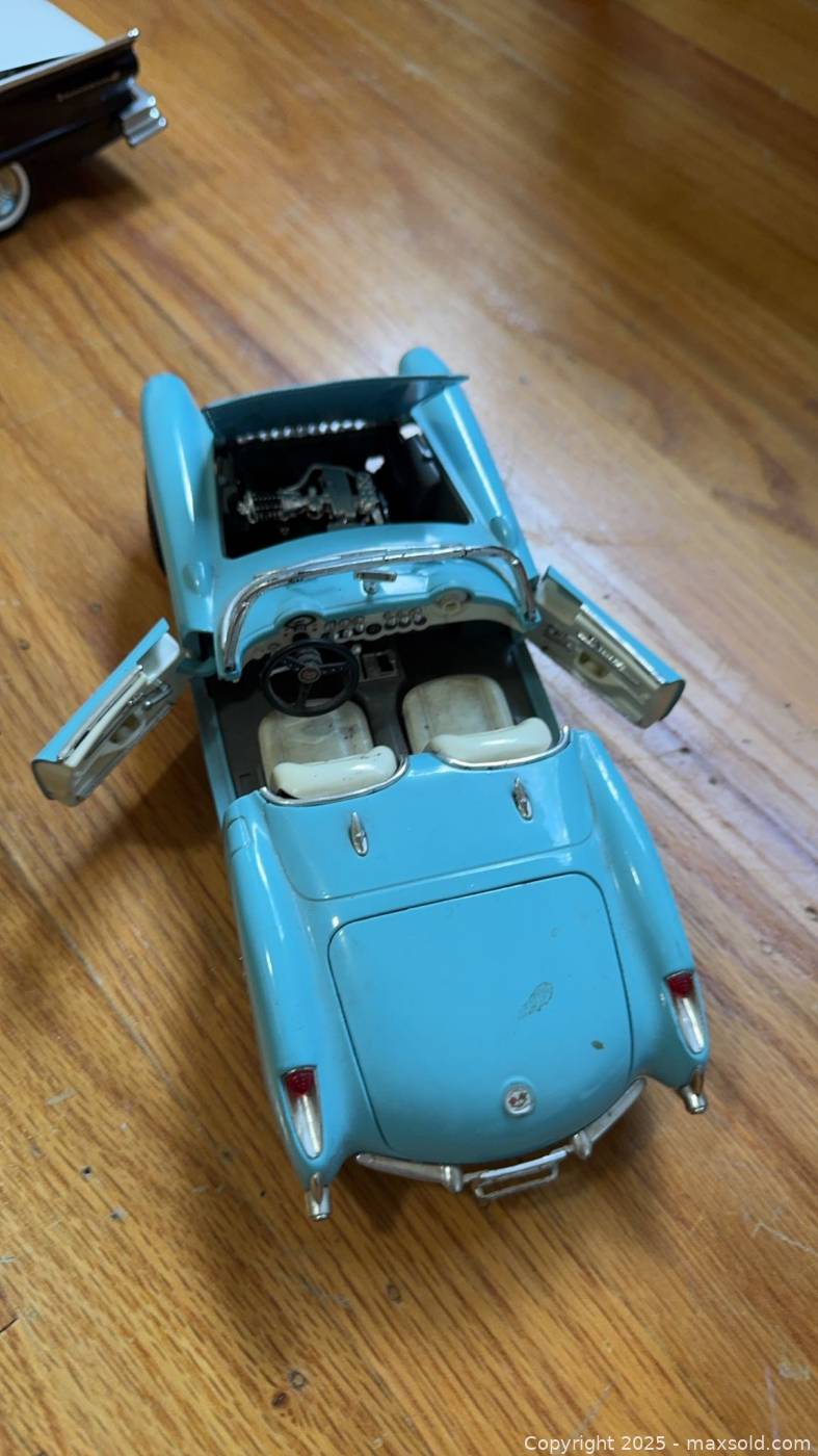 Four 1:18 scale classic car die-cast models | Maxsold