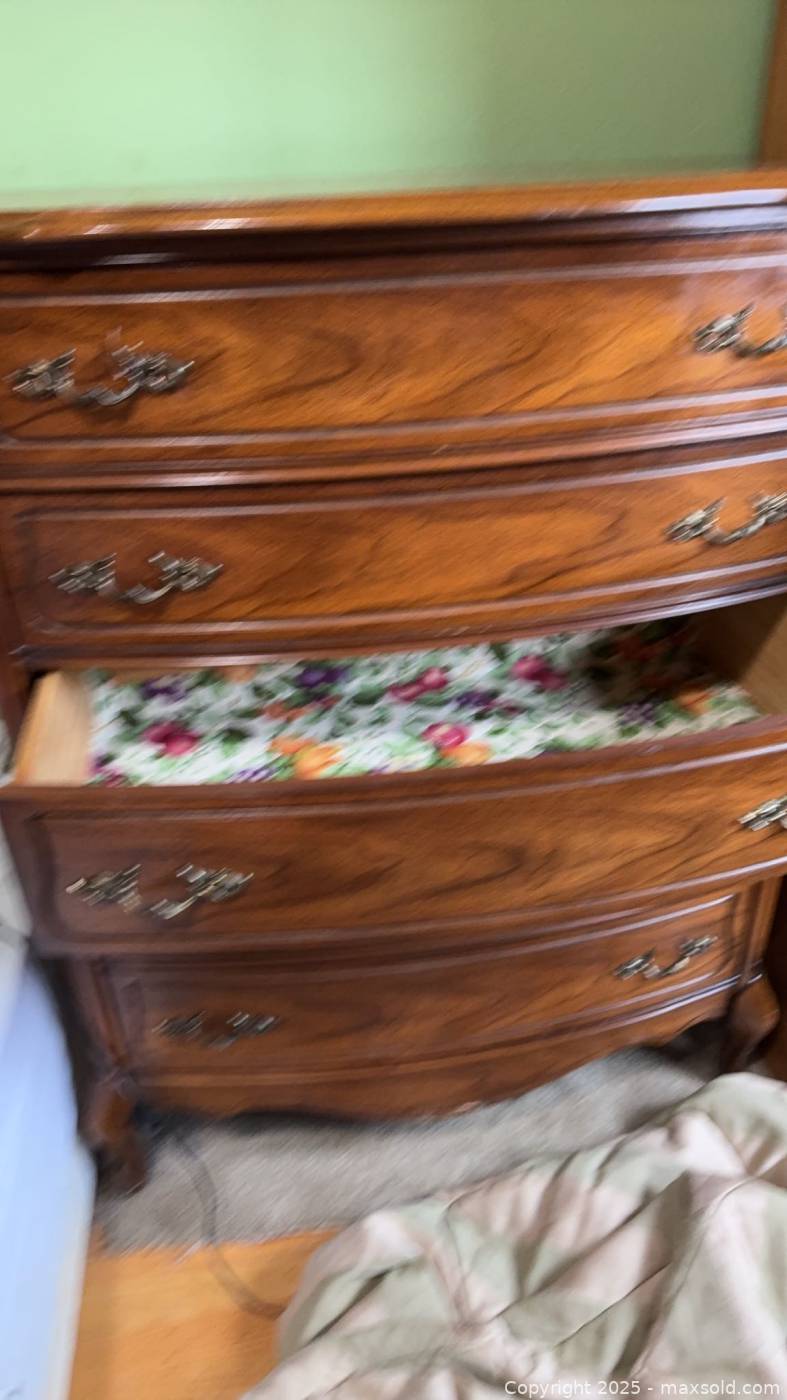 Queen Anne Cherry Serpentine 5-Drawer Chest | Maxsold