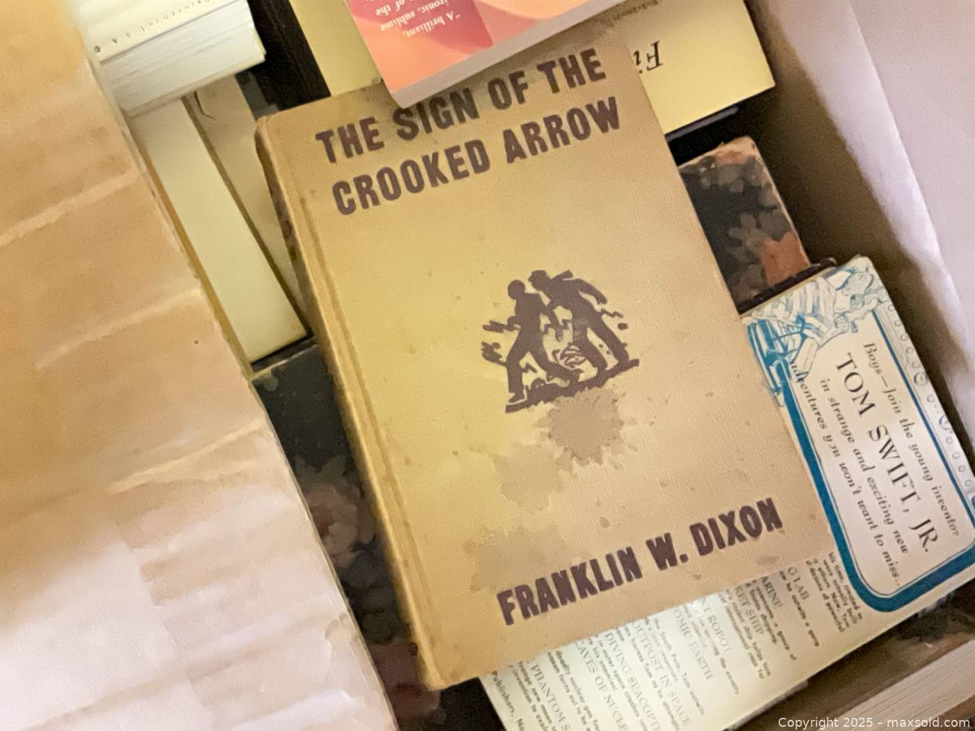 Assorted hard and softcover books | Maxsold