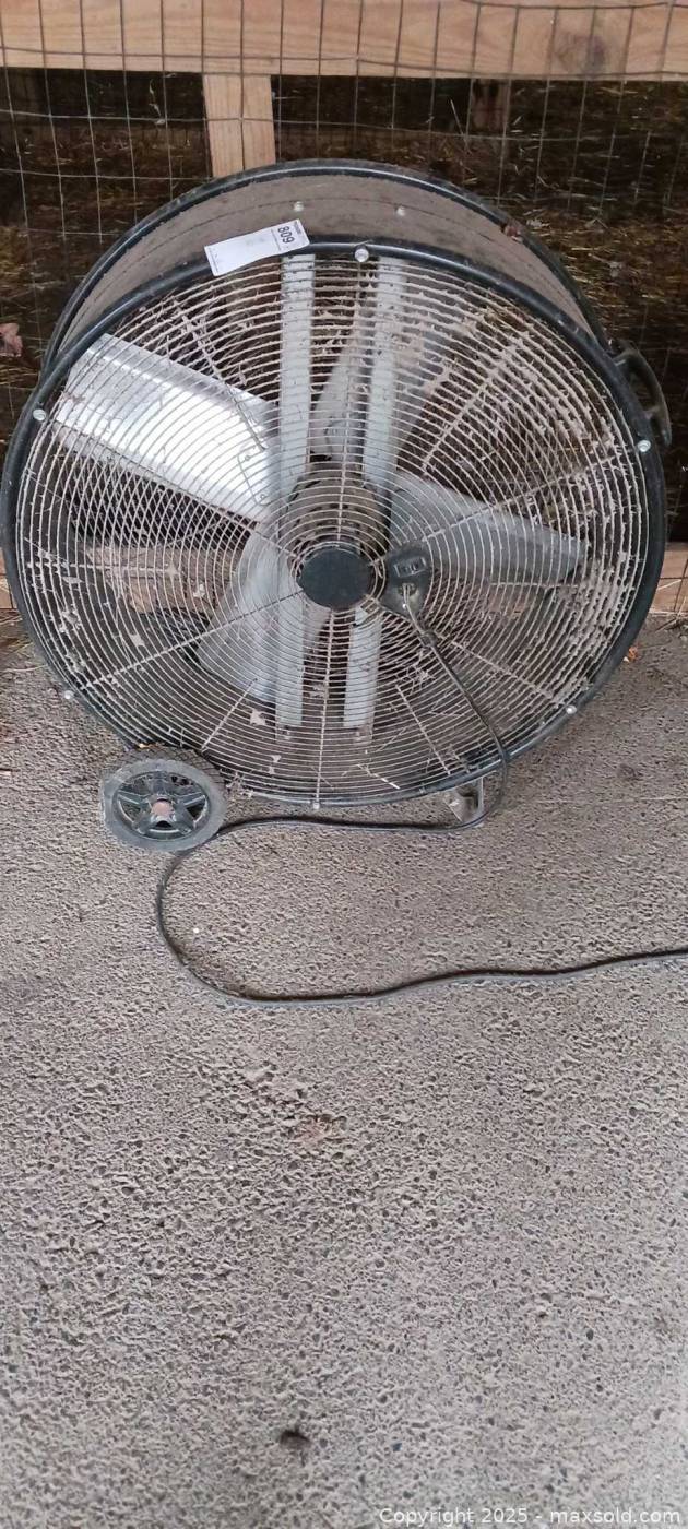 32-Inch Maxx Air Pro Industrial Floor Fan | Maxsold