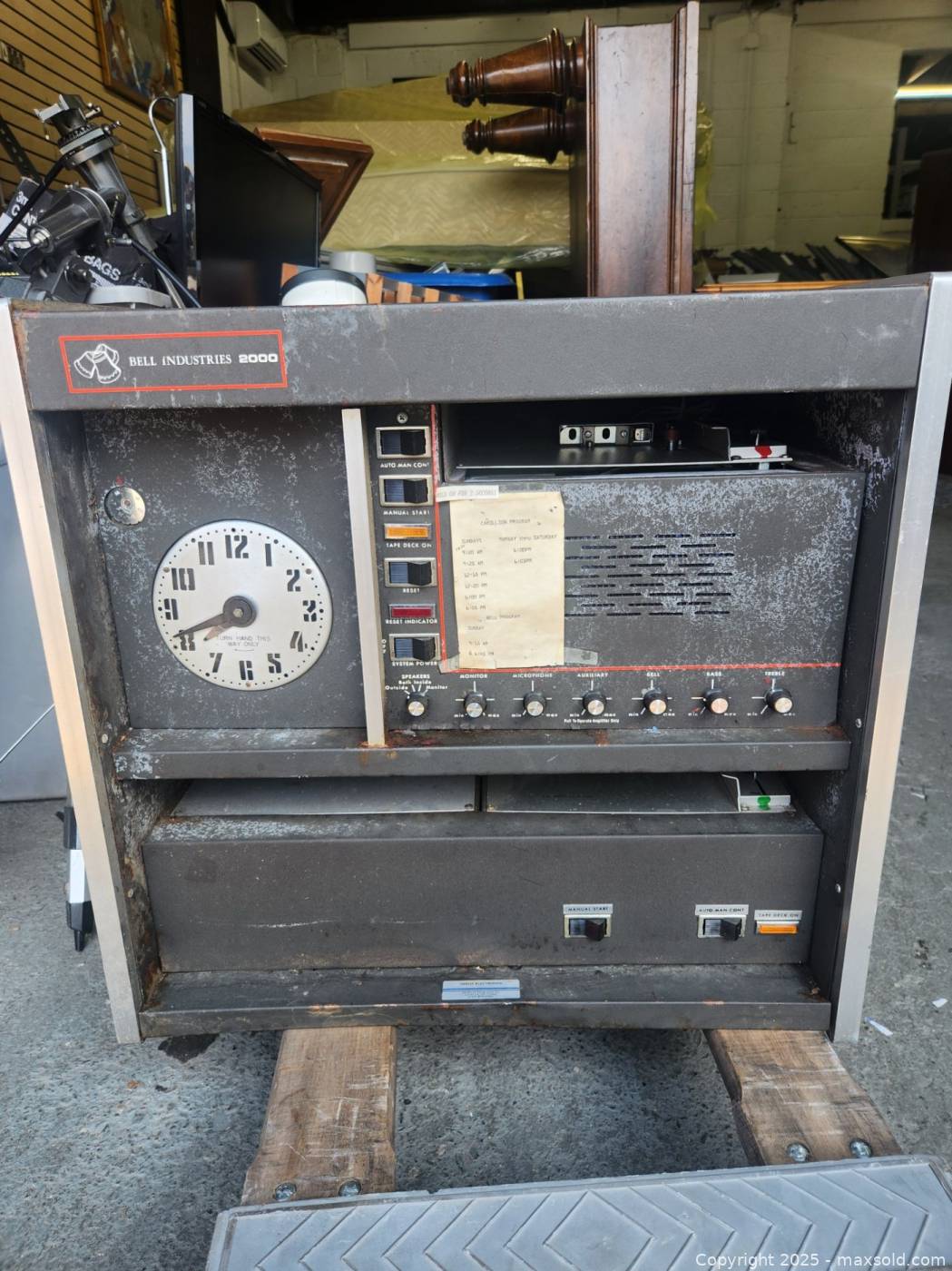 Bell Industries 2000 master clock control | Maxsold