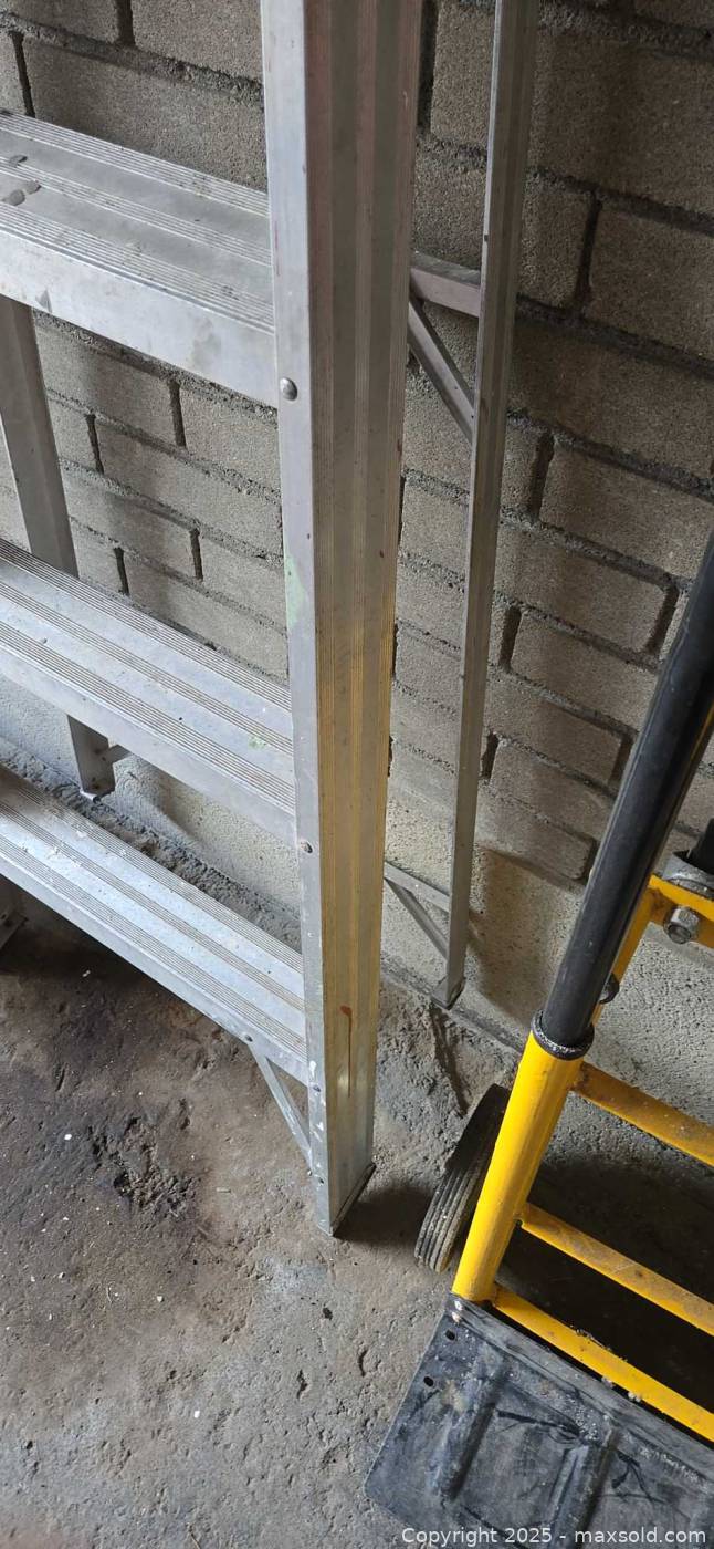 Aluminum 6-Step A-Frame Ladder | Maxsold