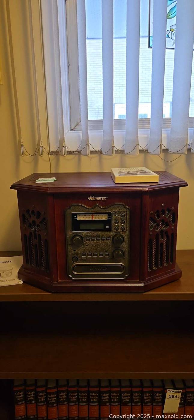 Memorex 9290MMO multi-function stereo console | Maxsold