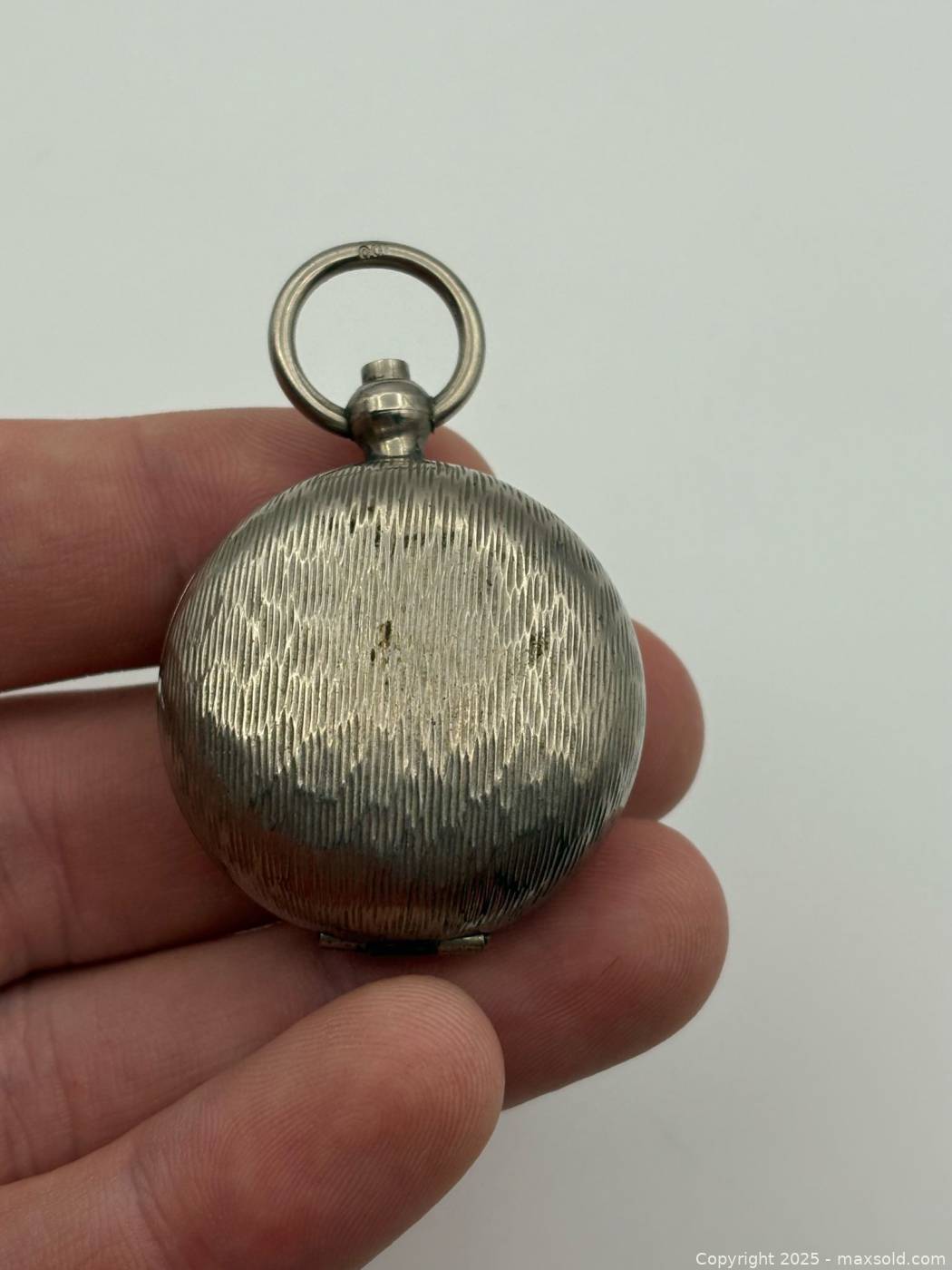 Antique sovereign coin holder | Maxsold