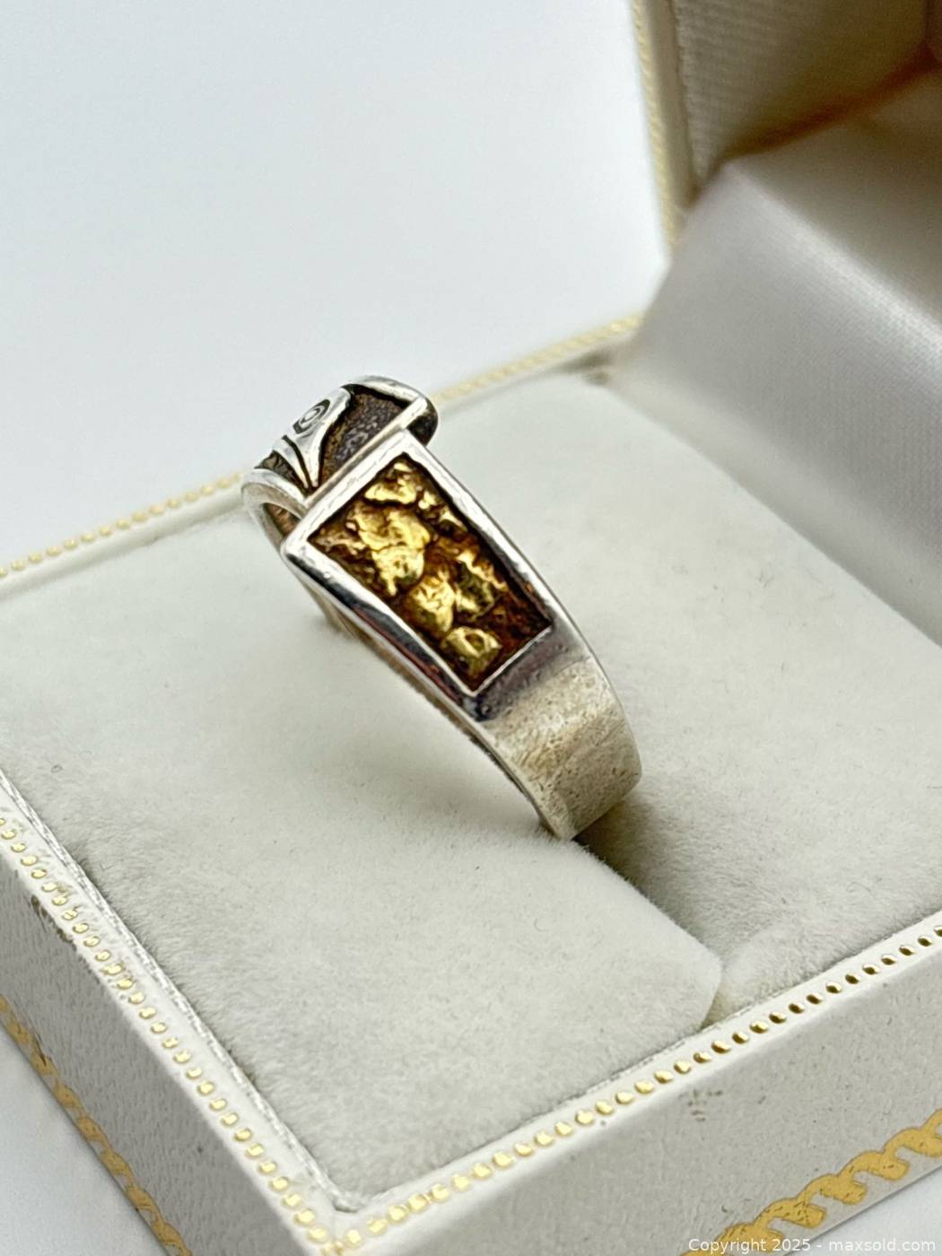 Sterling silver ring with 9k gold nugget inlay | Maxsold