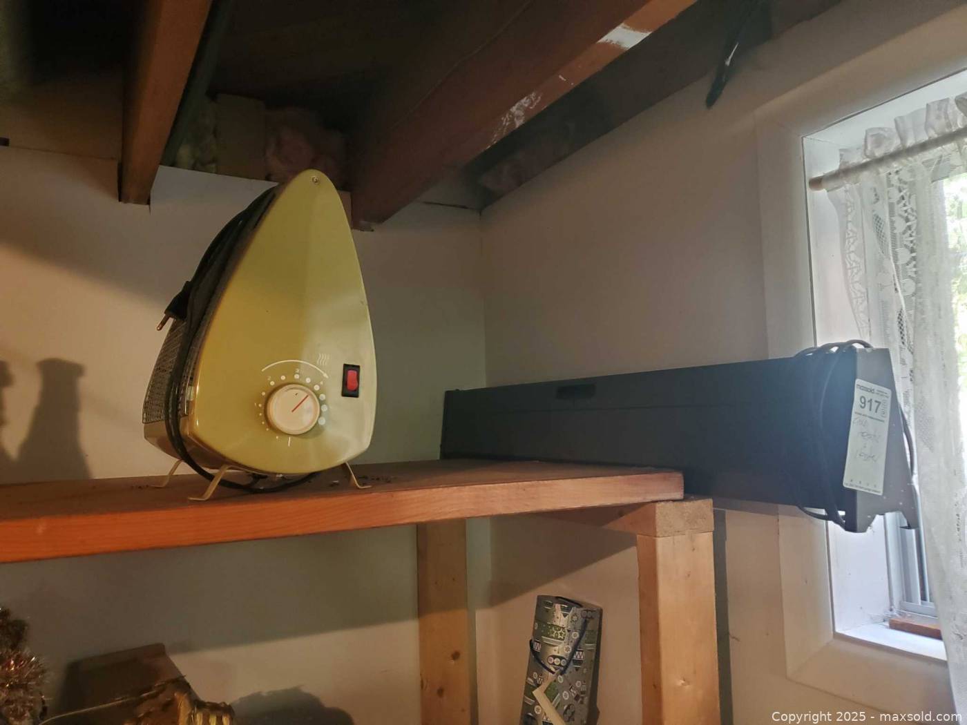 Vintage Lakewood box fan with two electric space heaters | Maxsold