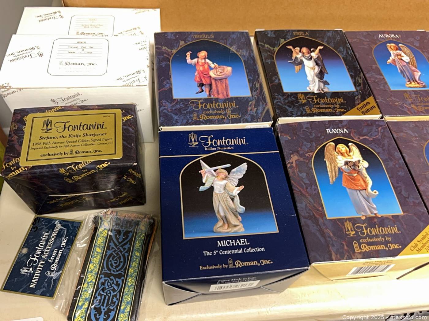 Fontanini Nativity Village Figurines & Buildings 34pcs | Maxsold
