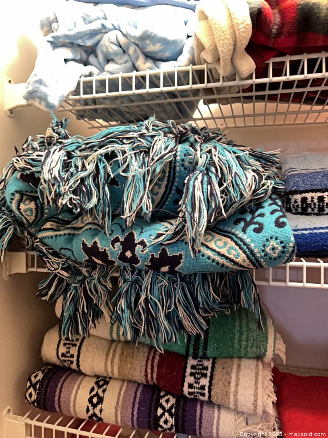 Assorted blankets, throws, towels, queen sheets | Maxsold