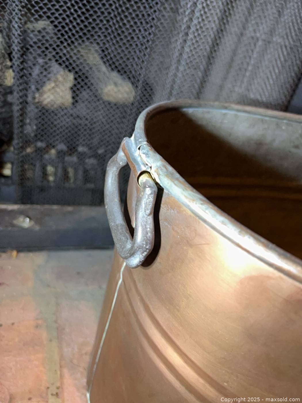 Large oval copper metal tub with handles | Maxsold