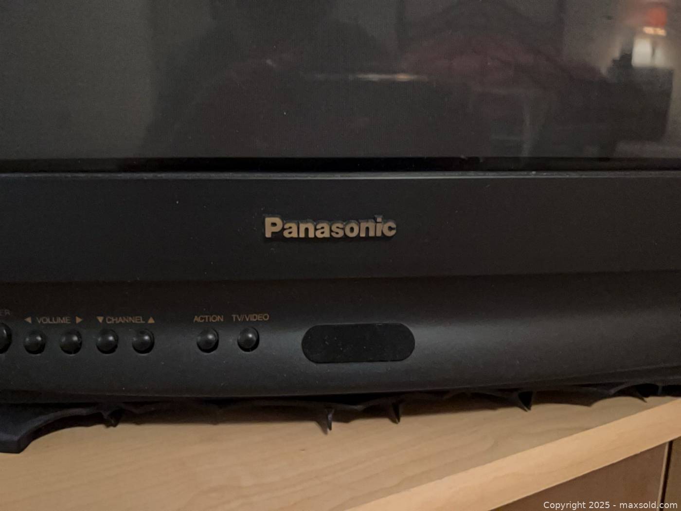 Panasonic CT-20G10T-1 20" CRT Television | Maxsold