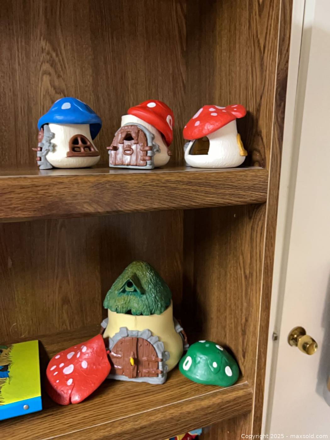 Smurfs PVC Figures, Houses, Plush & Binders | Maxsold