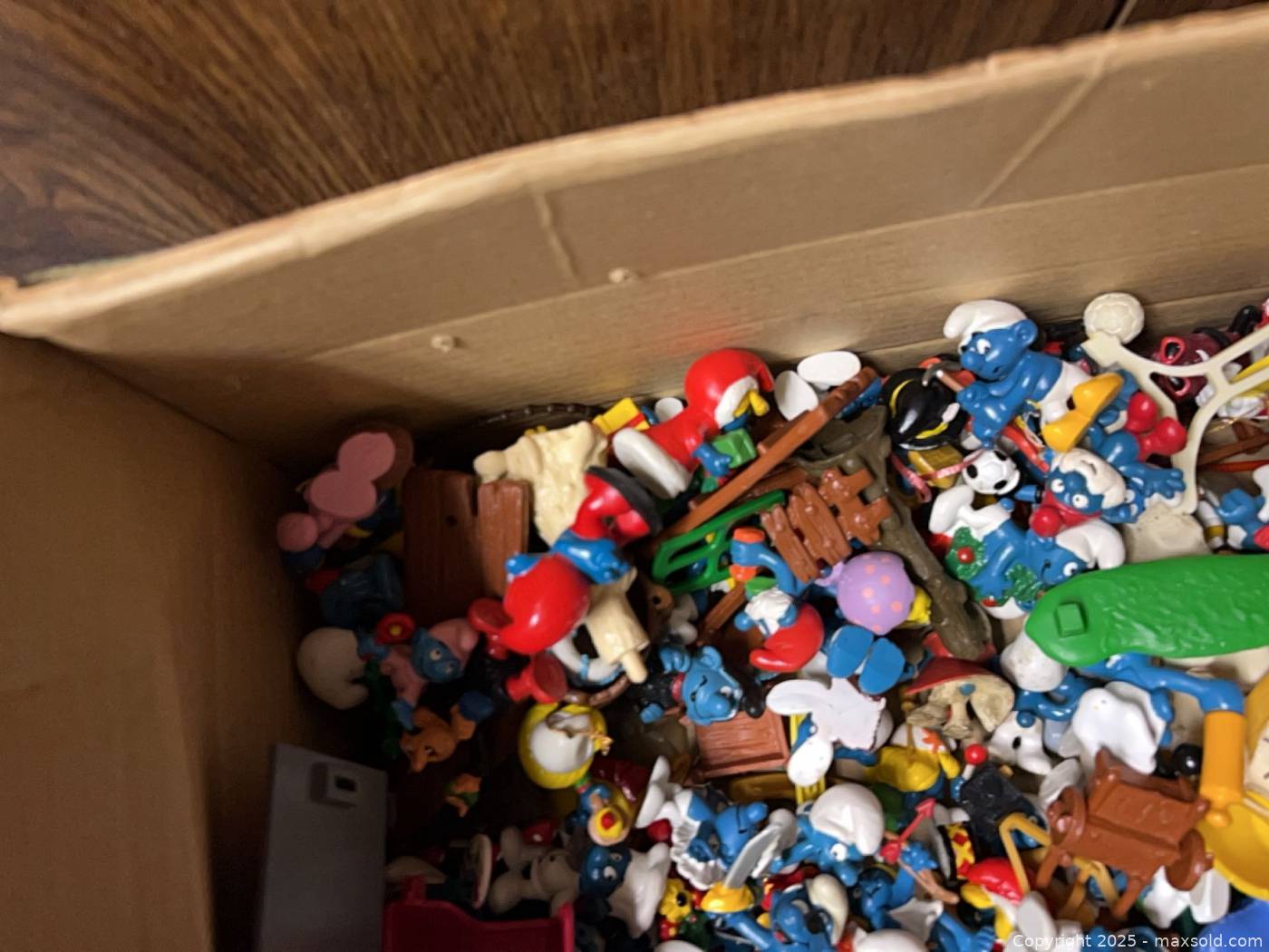 Smurfs PVC Figures, Houses, Plush & Binders | Maxsold