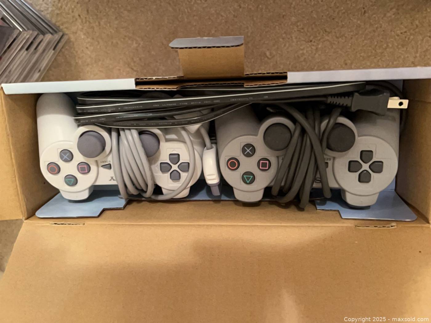 Sony PS1 SCPH-9001 console bundle with controllers and games | Maxsold
