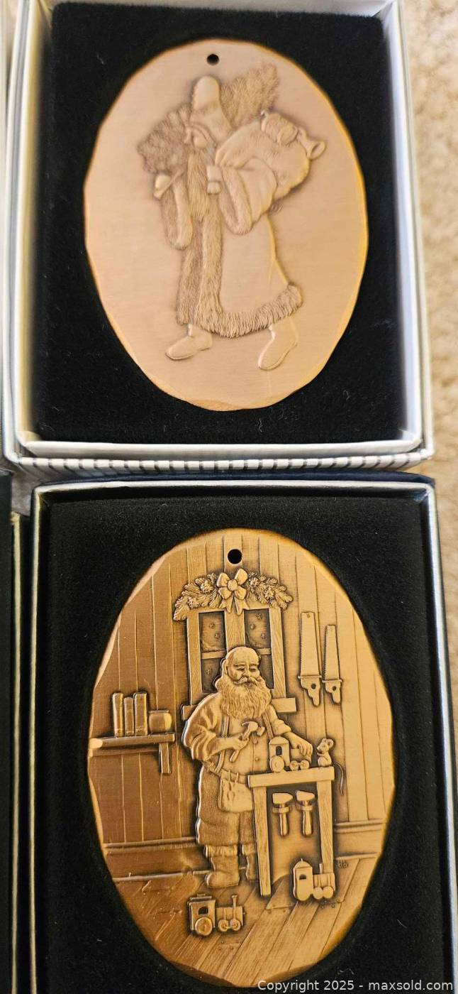 Wendell August Forge Oval Santa Ornaments 9 Maxsold