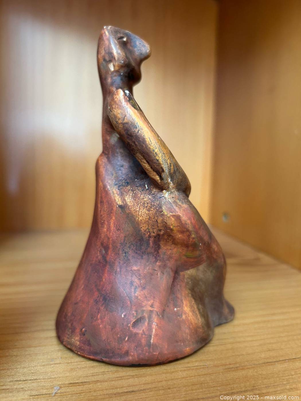 Signed limited print & 2 female figurines | Maxsold