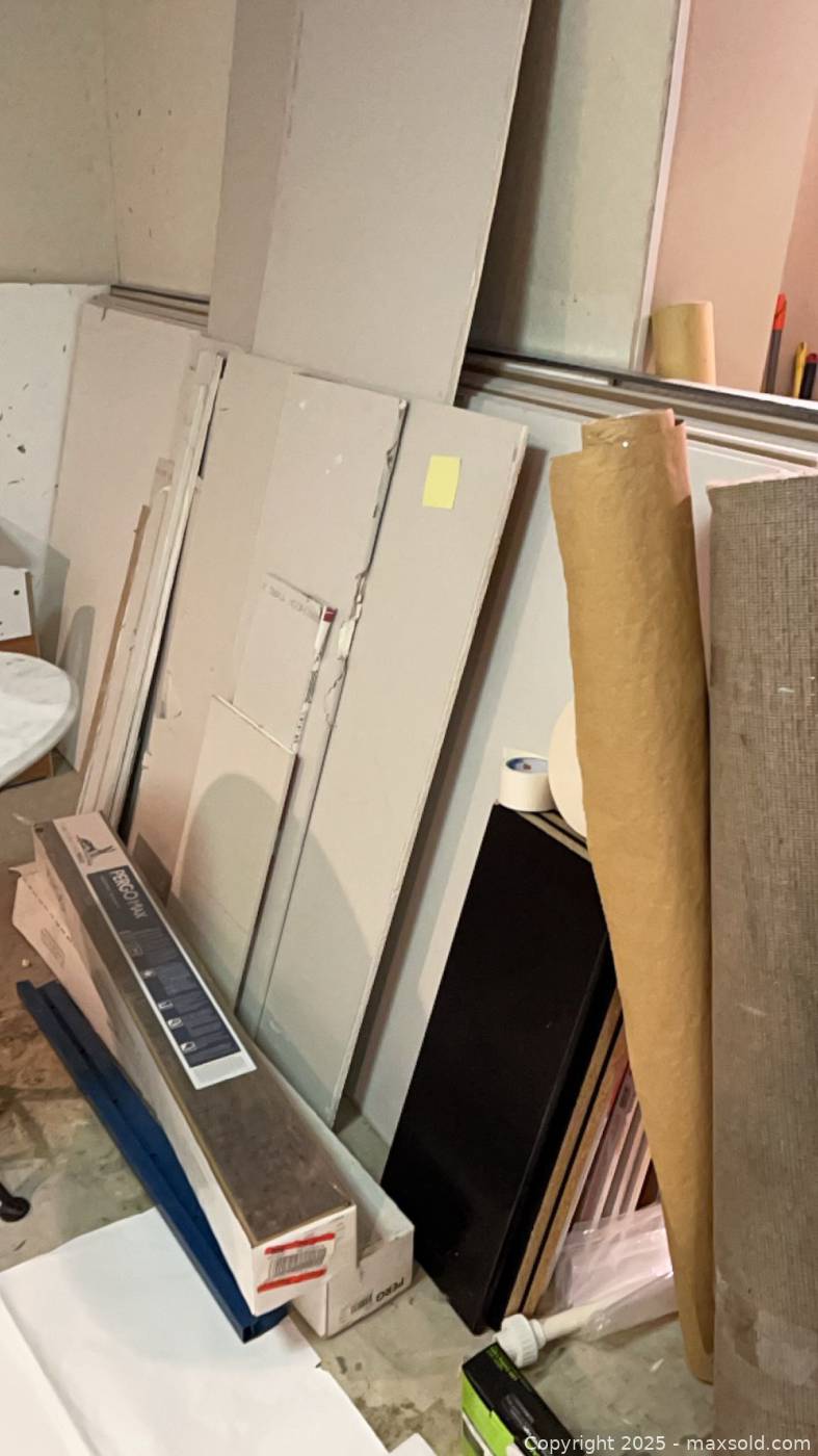 Drywall sheets, laminate flooring, carpet roll | Maxsold