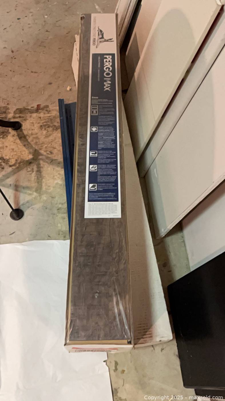 Drywall sheets, laminate flooring, carpet roll | Maxsold
