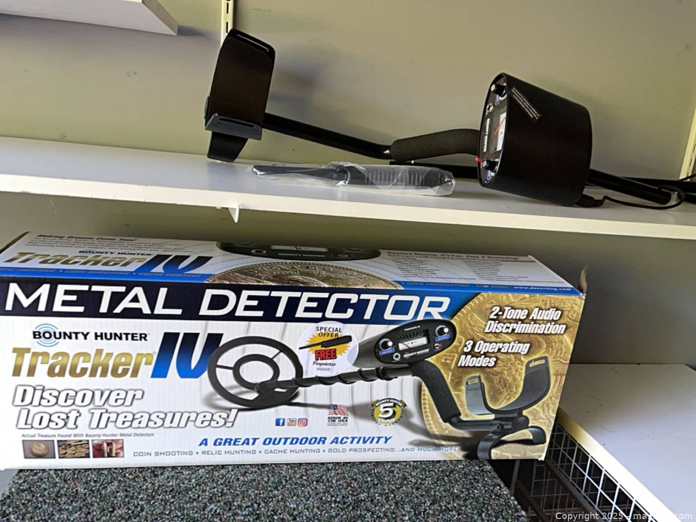 Bounty Hunter Tracker IV metal detector | Maxsold
