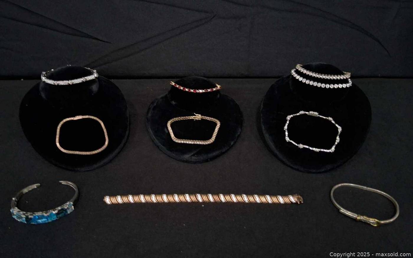 Nine 925 sterling silver bracelets | Maxsold