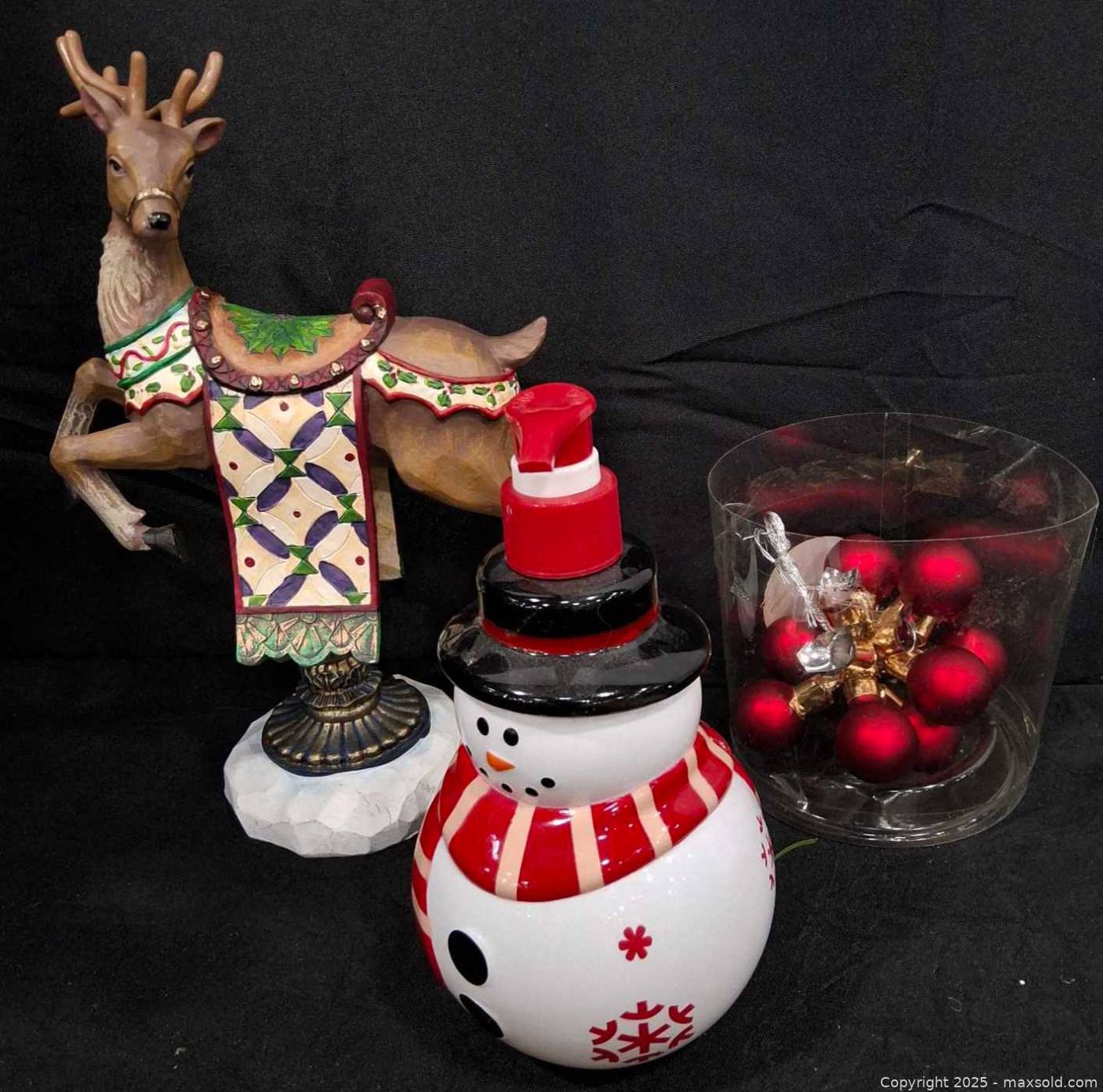 Assorted Christmas decor lot | Maxsold