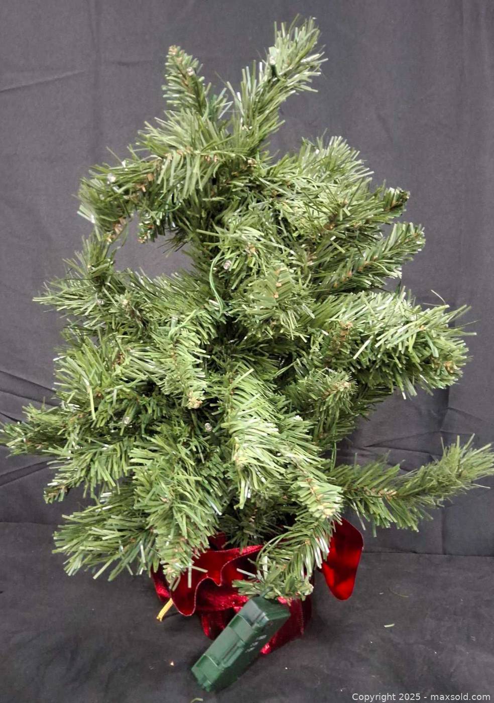 Assorted Christmas decor lot | Maxsold